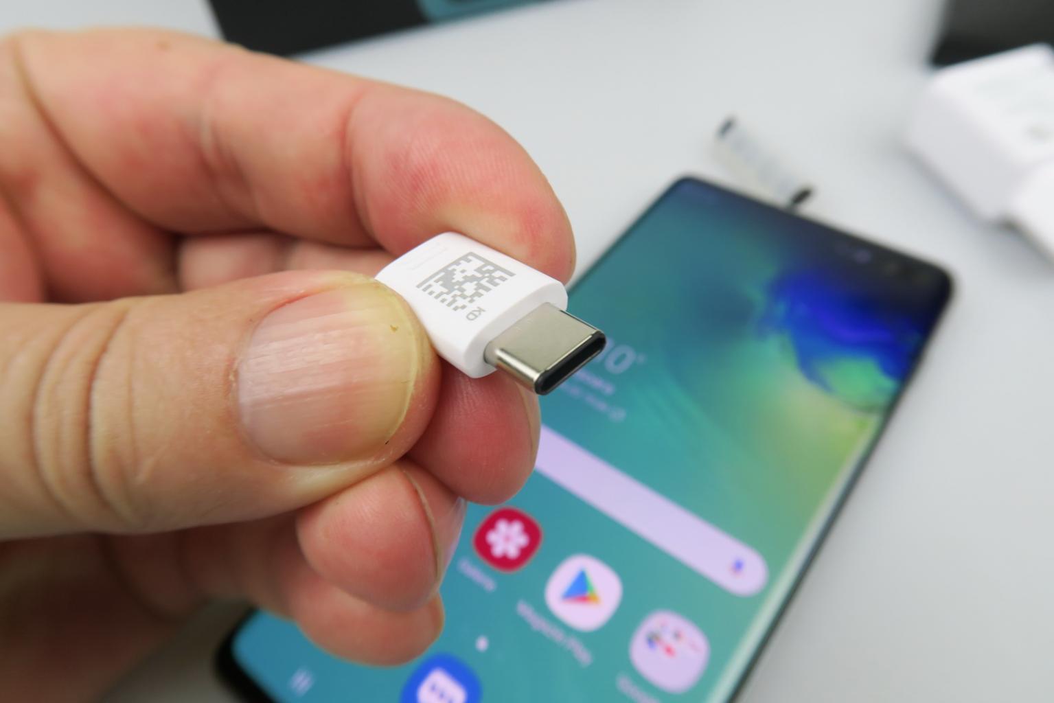 Samsung Galaxy S10+ Unboxing: Flagship-ul aniversar de 10 ani este aici ...