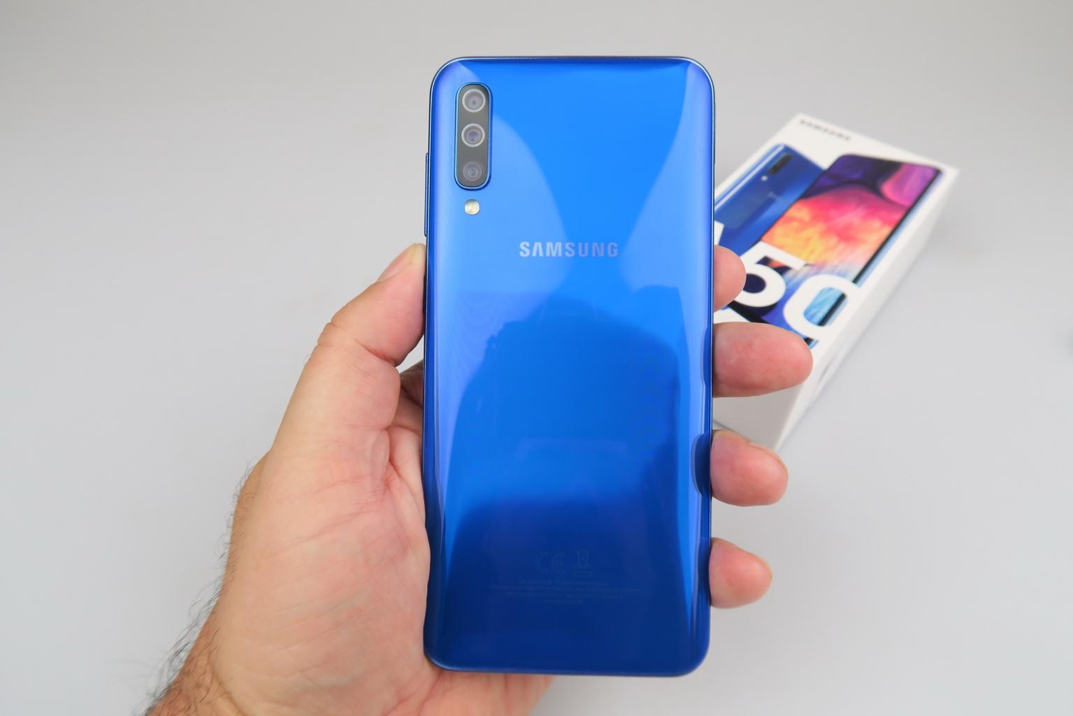 Samsung Galaxy A50 Unboxing: cel mai dorit telefon midrange vine cu ...