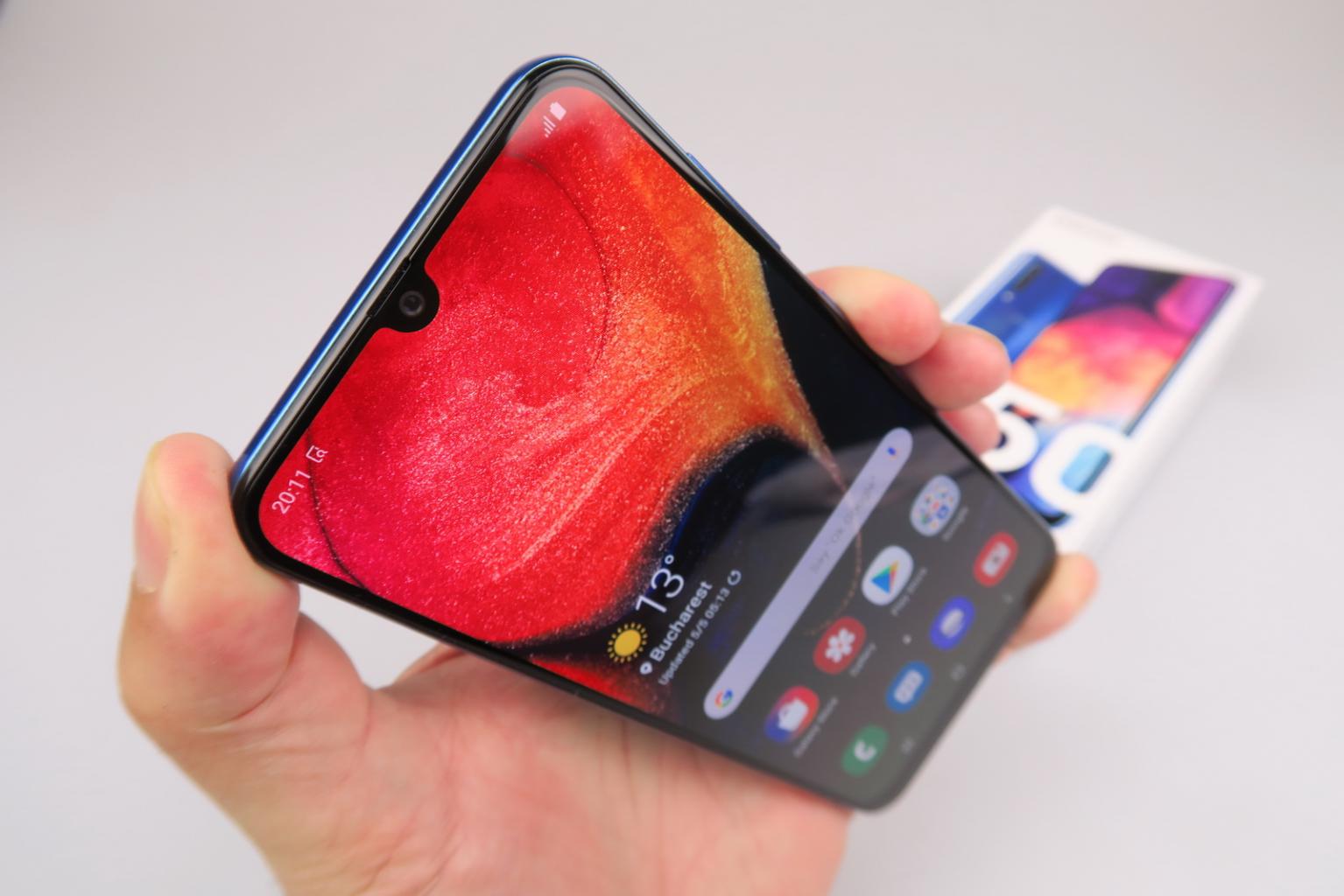 Samsung Galaxy A50 Unboxing: cel mai dorit telefon midrange vine cu ...