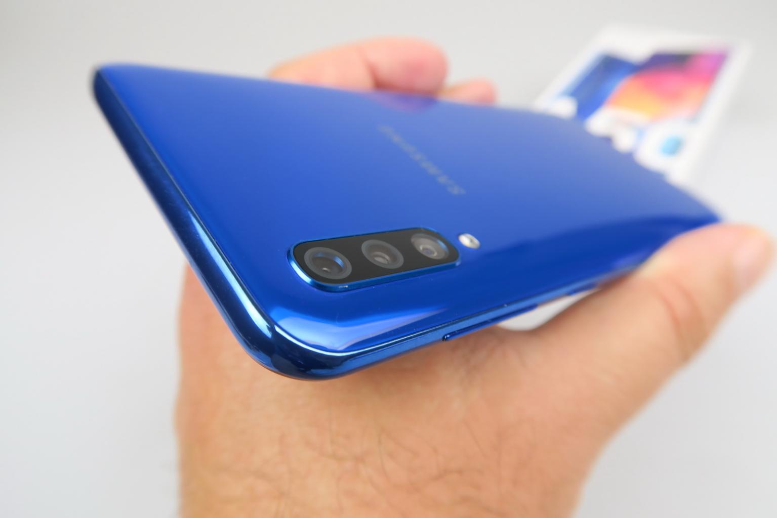 Samsung Galaxy A50 Unboxing: cel mai dorit telefon midrange vine cu ...