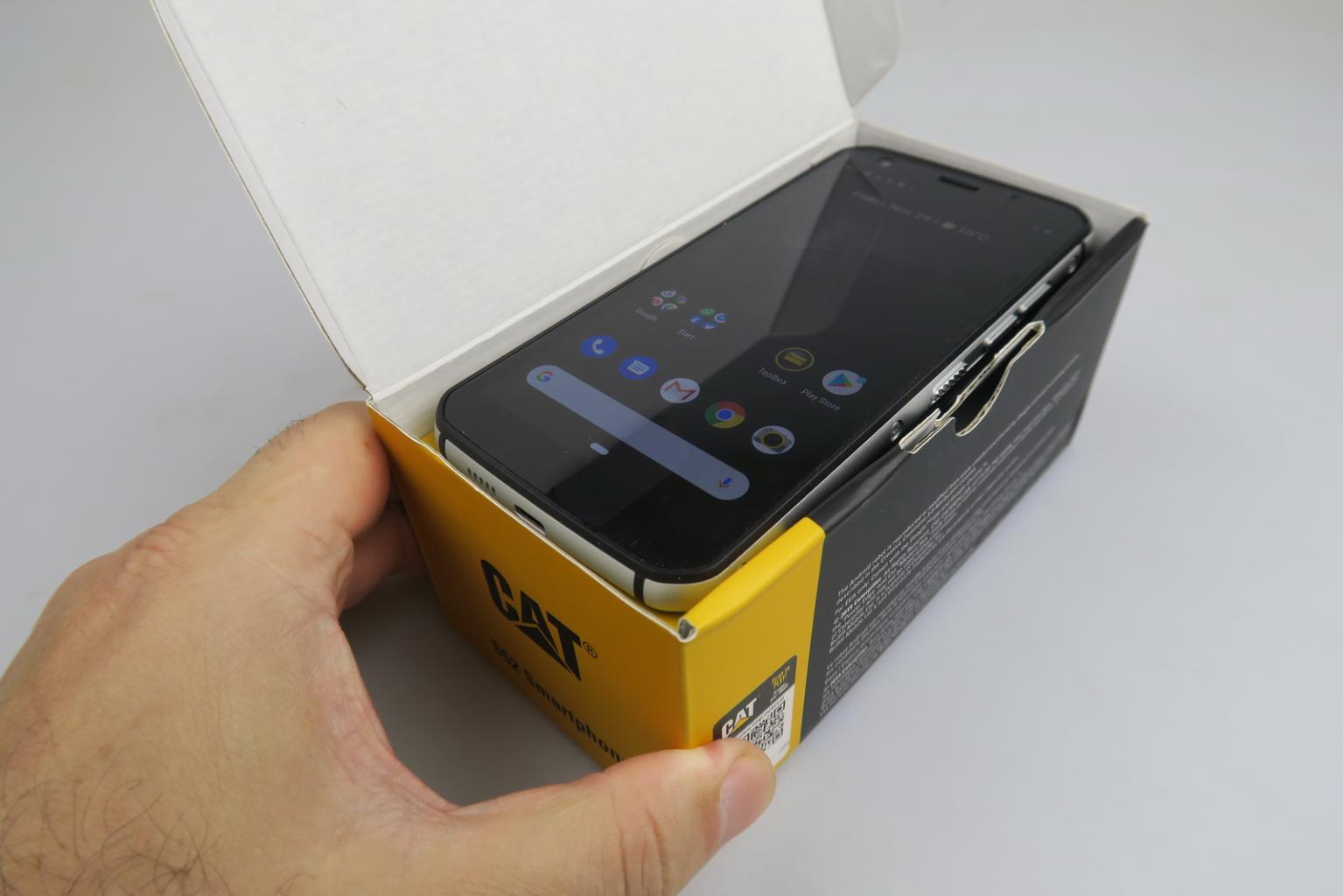 CAT S52: Design robust, dar şi finuţ de această dată