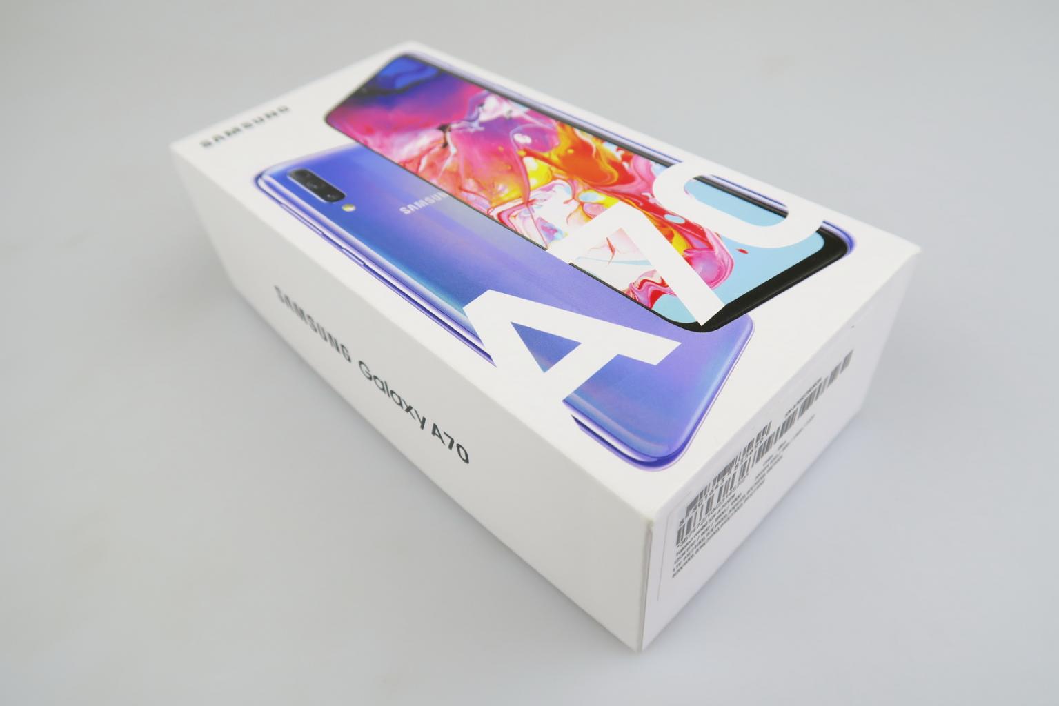 Samsung Galaxy A70 Unboxing: primele impresii despre un telefon cu ...