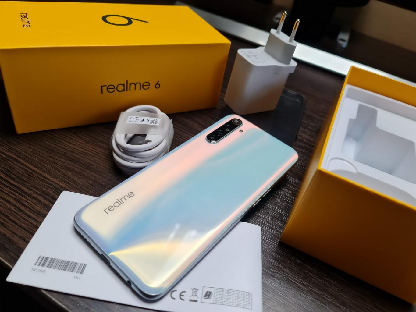 Realme 6 Unboxing: cine a zis că gaming-ul pe mobil trebuie să fie ...