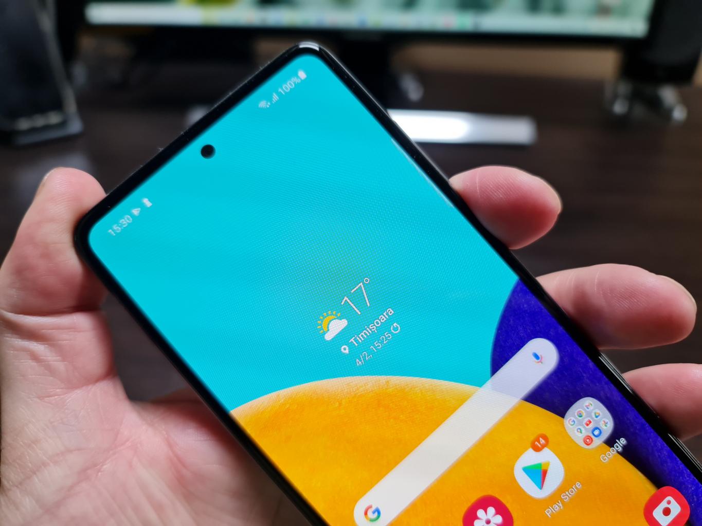 Samsung Galaxy A52 5G: Display mai mult decât satisfăcător la filme şi ...