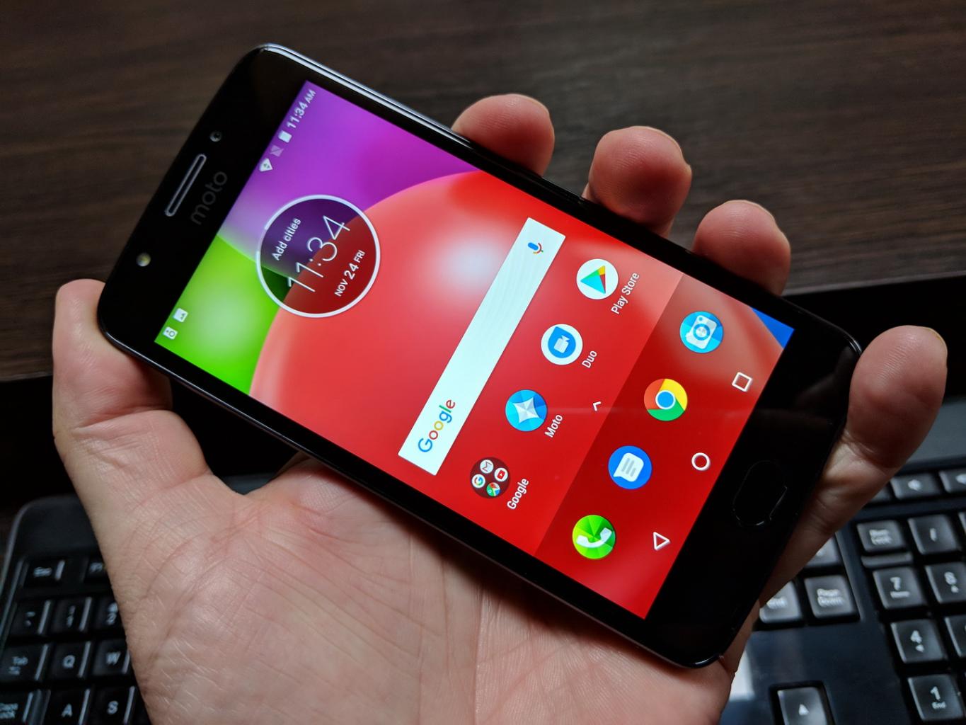 Motorola Moto E4: Design generic, dar măcar e pe bază de metal