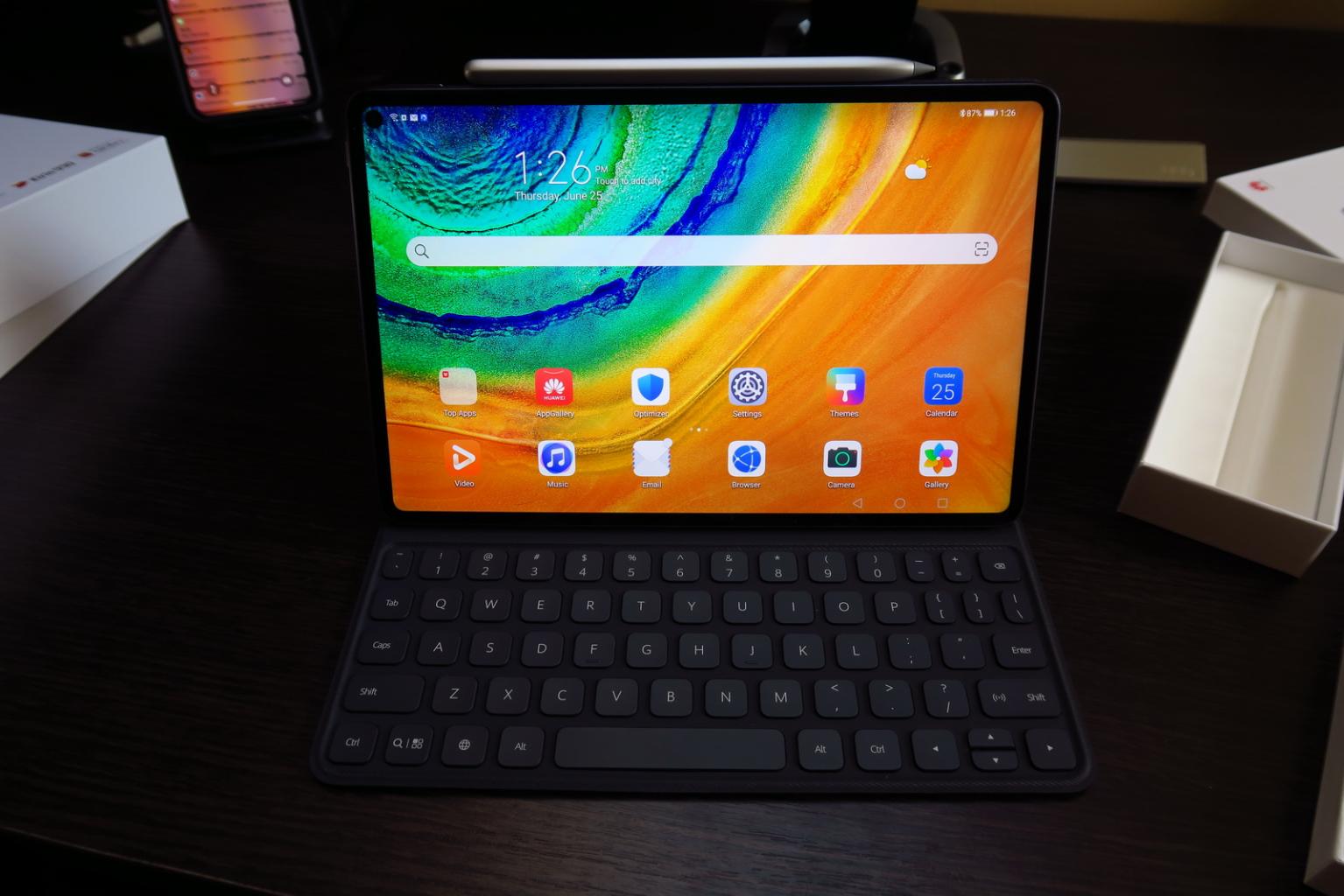 Huawei MatePad Pro: Design în sfârşit original, panou din sticlă cum nu ...