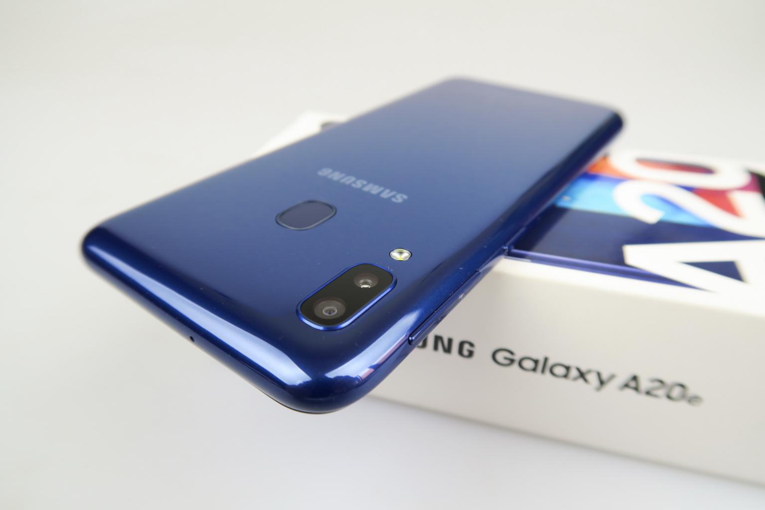 Samsung Galaxy A20e Unboxing: cel mai ieftin telefon cu One UI testat ...