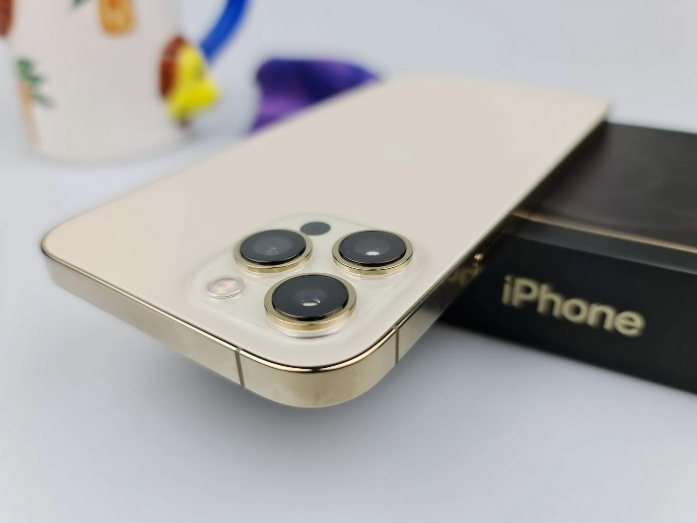 Apple iPhone 12 Pro Max Unboxing: mare, dar uşor de mânuit datorită ...