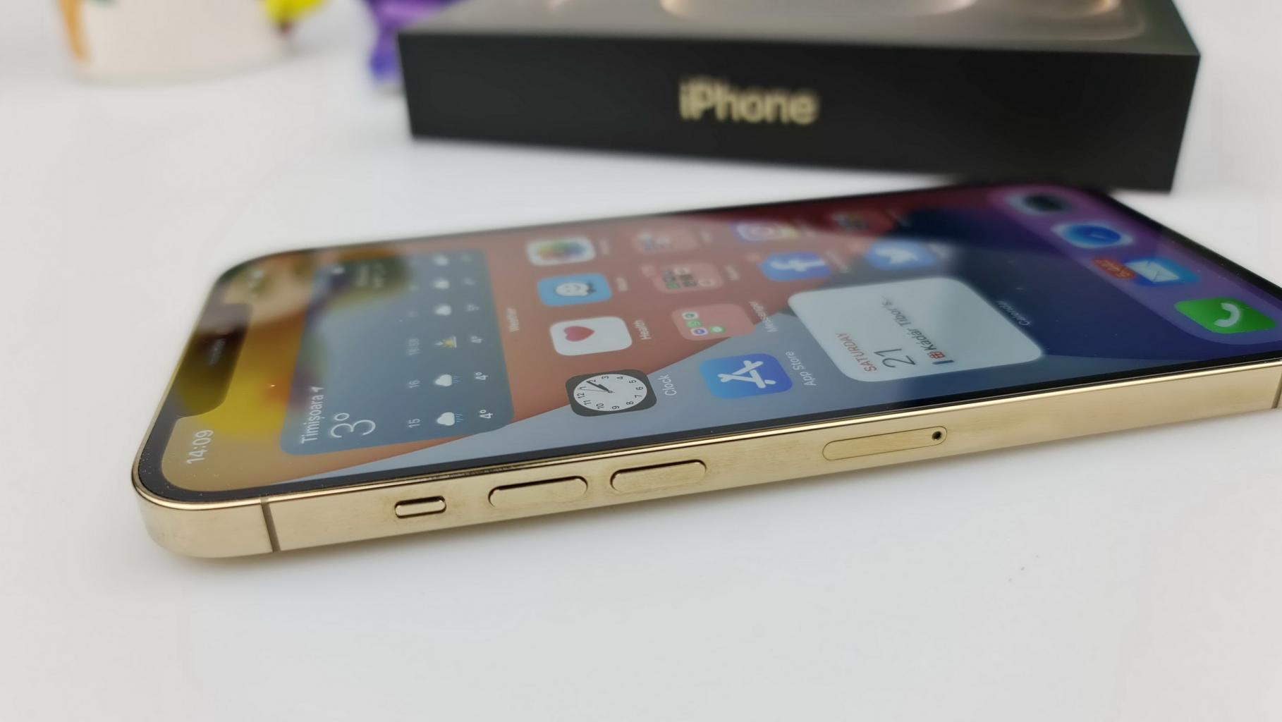 Apple iPhone 12 Pro Max Unboxing: mare, dar uşor de mânuit datorită ...