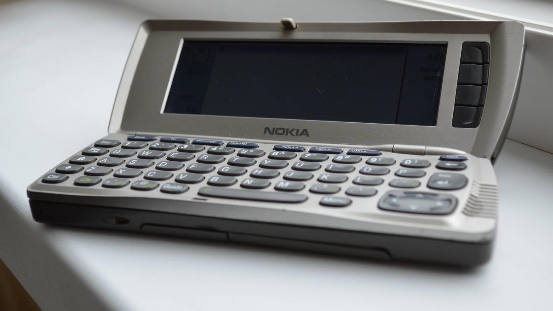 Nokia 9210 Communicator RETROreview: proto-smartphone-ul care a început ...