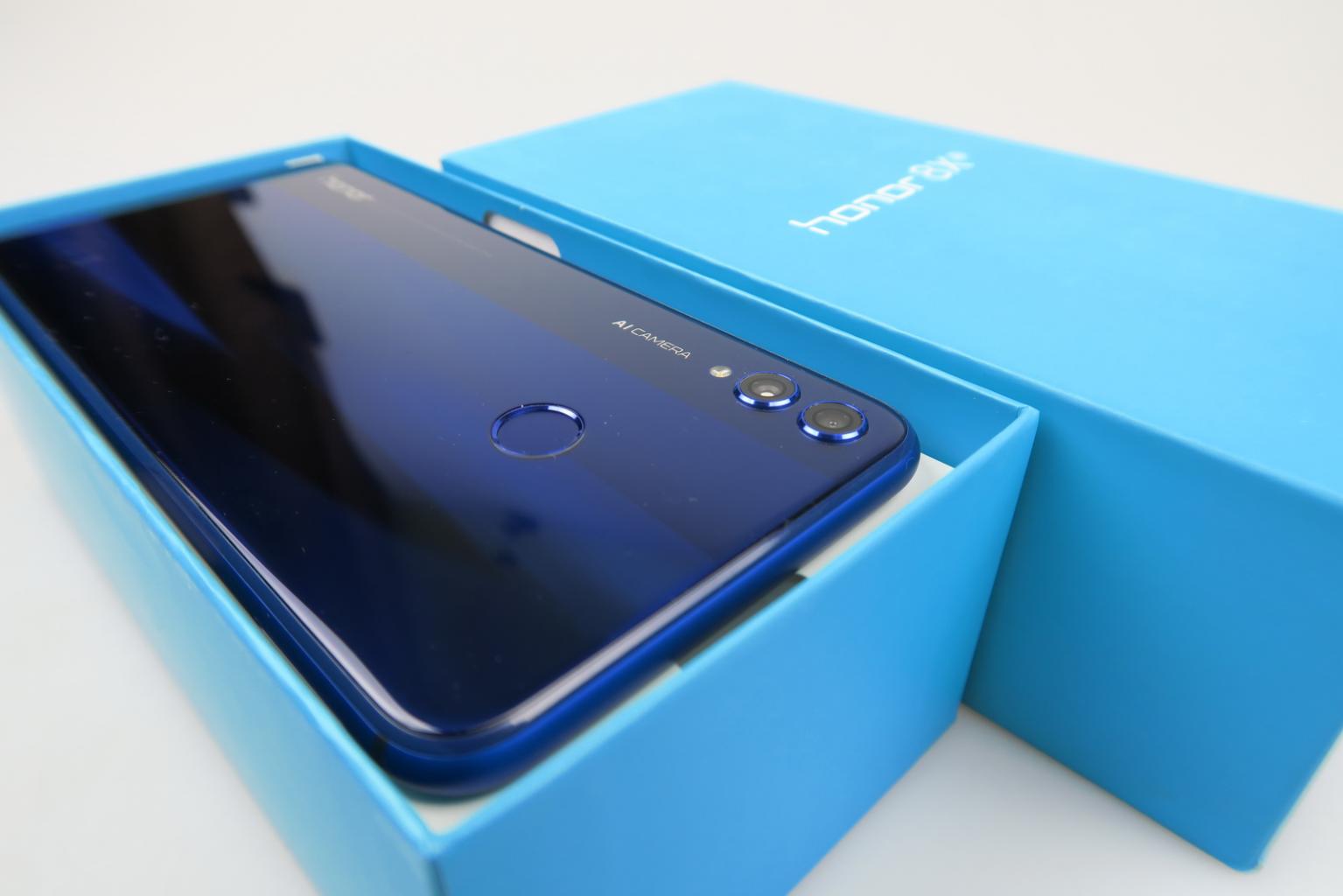 Huawei Honor 8X Unboxing: phablet-ul GPU Turbo pentru gameri, vine cu ...